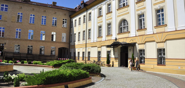 UCZELNIA ŁAZARSKIEGO w Warszawie - rekrutacja na studia 2025/2026 ... UCZELNIA ŁAZARSKIEGO w Warszawie - rekrutacja na studia 2025/2026 ...
